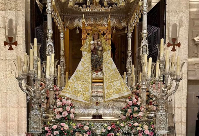 La Virgen de Valme procesiona de nuevo en Sevilla
