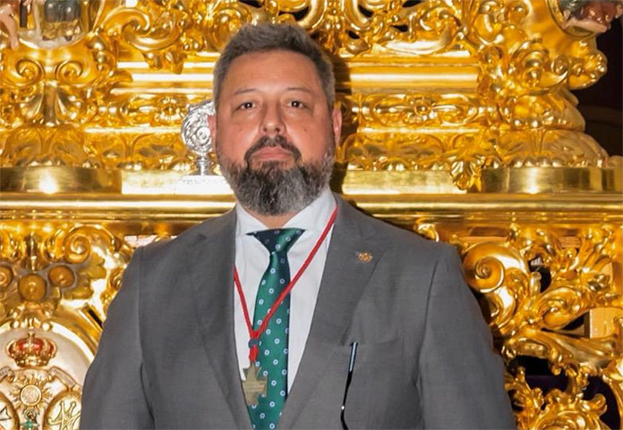 David Pavón es el Director de la Agrupación Musical Cautivo